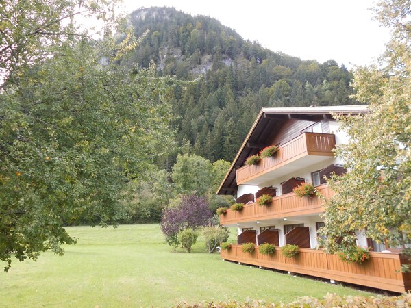 Apart-hotel Garni Happy Kienberg - Tannheimer Tal