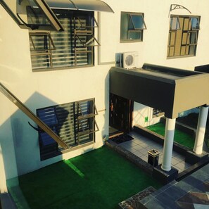 Entrada do alojamento