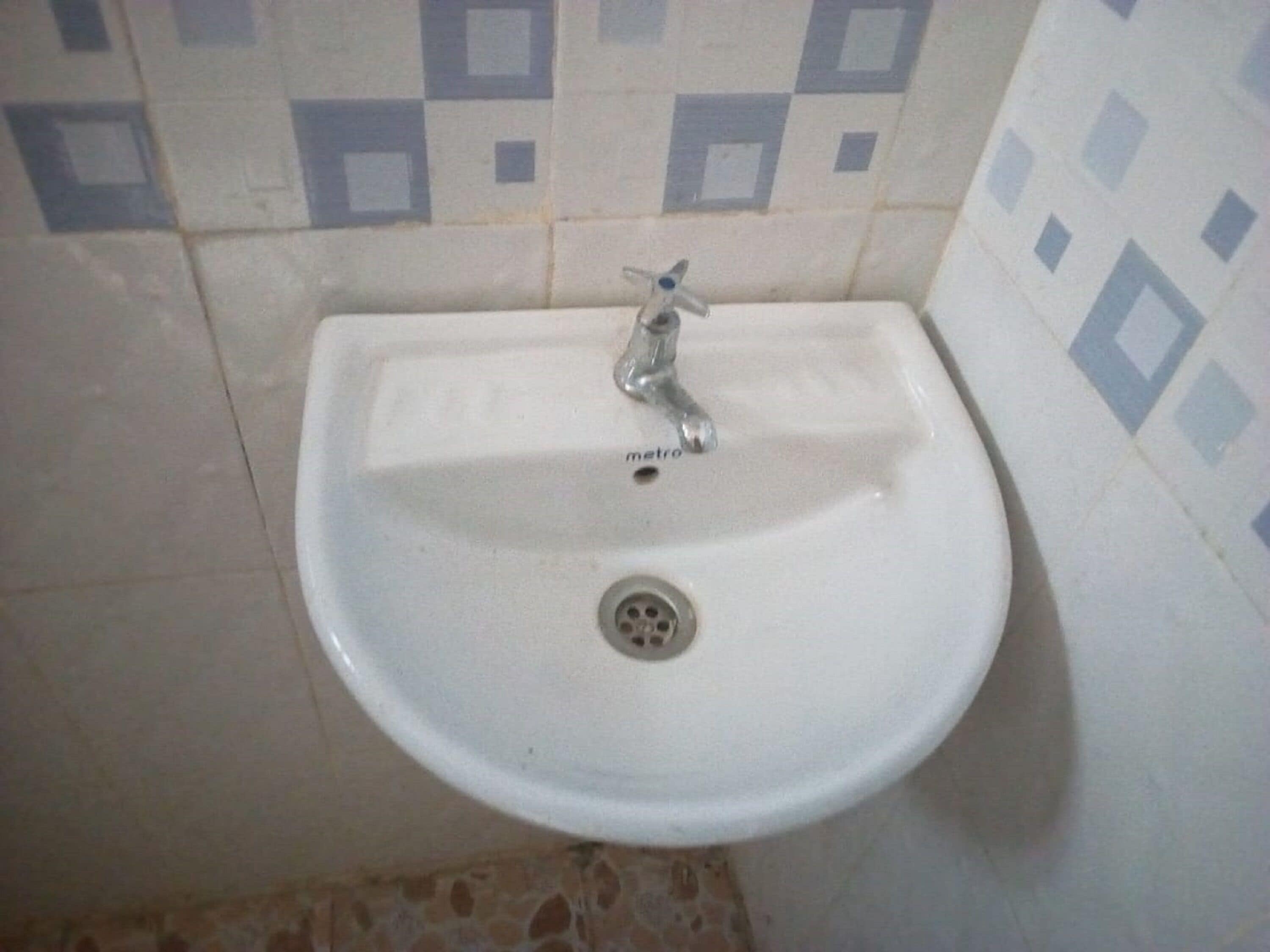 Quarto Individual | Lavatório na casa de banho