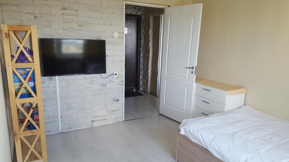 Clean And Comfortable Appartment In The Hart Of Lasnamäe - Tallinn