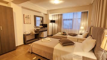 Quarto casal ou duplo superior, vista para o mar | Quartos à prova de som, ferros/tábuas de passar roupa, Wi-Fi de cortesia