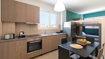 1 Bed in 8 Men Dorm with Kitchen Ensuite | Cozinha privada