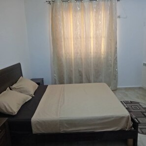 Escrivaninha, Wi-Fi de cortesia, roupa de cama