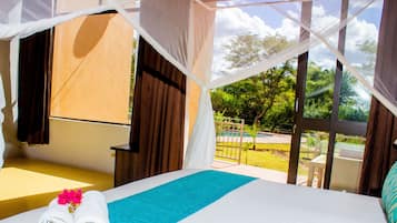 Quarto Familiar | Cofre no quarto, secretária