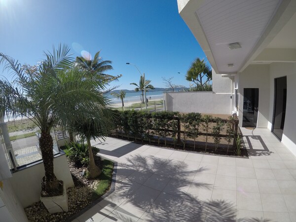 Appartement Dans Immeuble Sea Front Meia Praia - Itapema
