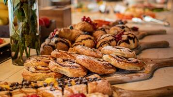 Café da manhã com buffet todos os dias (ISK 3600 por pessoa)