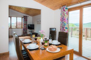 Cabine, várias camas | Cozinha privada | Um frigorífico, um micro-ondas, um forno, uma placa de cozinha 