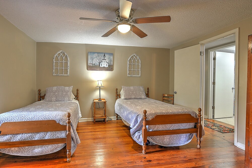 Riverfront - Kayaks & Canoes - King Suite - Wi-fi - Pet Friendly - Abingdon, VA