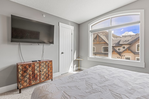 M6- 5br + 4.5ba+hottub Townhome, Sleeps 15 Canmore - Canmore