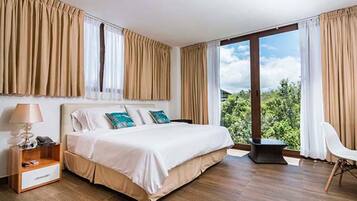 Quarto casal | Cofres nos quartos, individualmente decorados