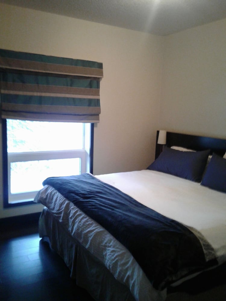 Two Bedroom Condo Canmore Close To Downtown, Pool And Gym<br> - Alberta