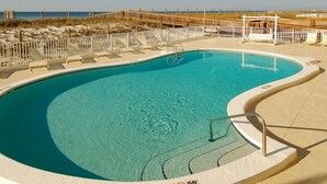Apartamento em Condomínio Fechado, 2 quartos | Piscina