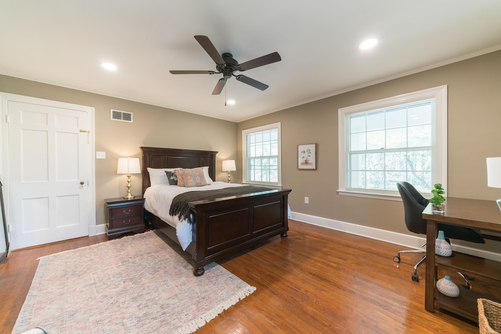 Luxurious Historic Home At The Heart Of Columbia - Columbia, MO