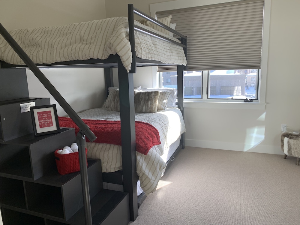 Stunning Brand New Luxury Condo In Heart Of Downtown Wp On The Top Floor - Winter Park, CO