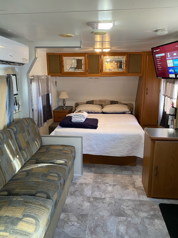 Rv1 Camper Privacy Of Your Own With 50 Amp Ev Charging Outlet Available. - Pahrump, NV