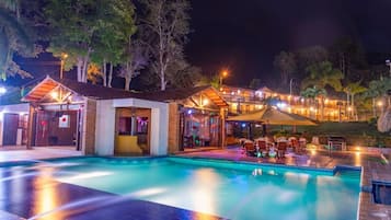 2 piscinas exteriores