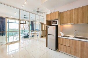 Estúdio Deluxe (Apartment) | Sala de estar | TV de ecrã plano 