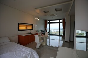 Quarto Duplo (Red) | Sala de estar | TV de ecrã plano