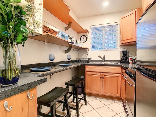Venice Studio With Outdoor Cabana Studio Bedroom Apts By Redawning - Venice Beach, Los Angeles, CA