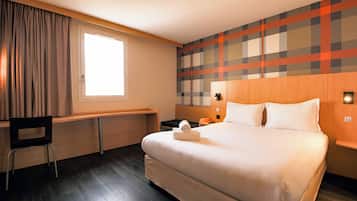 Double Room with bathtub | Roupa hipoalergénica, secretária adequada para computadores portáteis