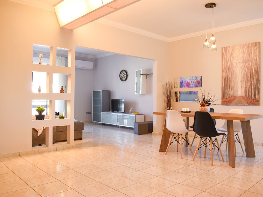 Cozy Flat Main Square 10min To The Sea - Kalamata