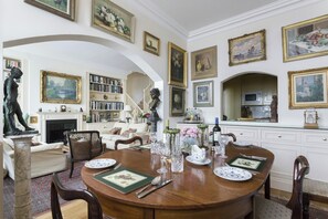 Apartamento (2 Bedrooms) | Restaurantes