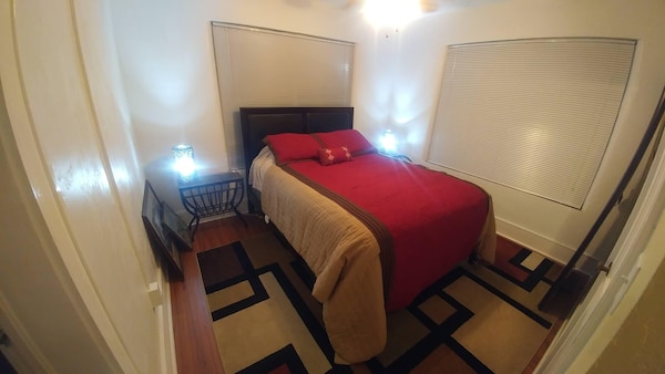 Downtown Tucked Away 1/1 Guesthouse - Tallahassee, FL