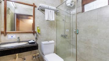 Quarto Nobre | Casa de banho | Um polibã, artigos de higiene pessoal grátis, toalhas fornecidas