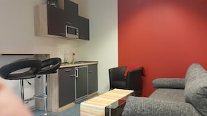 Suite, 1 quarto | Sala de estar | Televisor LED 