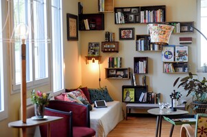 Quarto | Área de estar | TV de tela plana