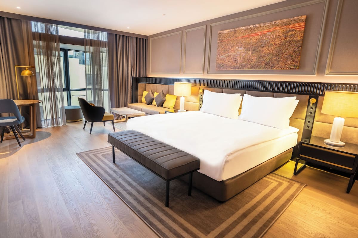 Minibar, cofre no quarto, secretária