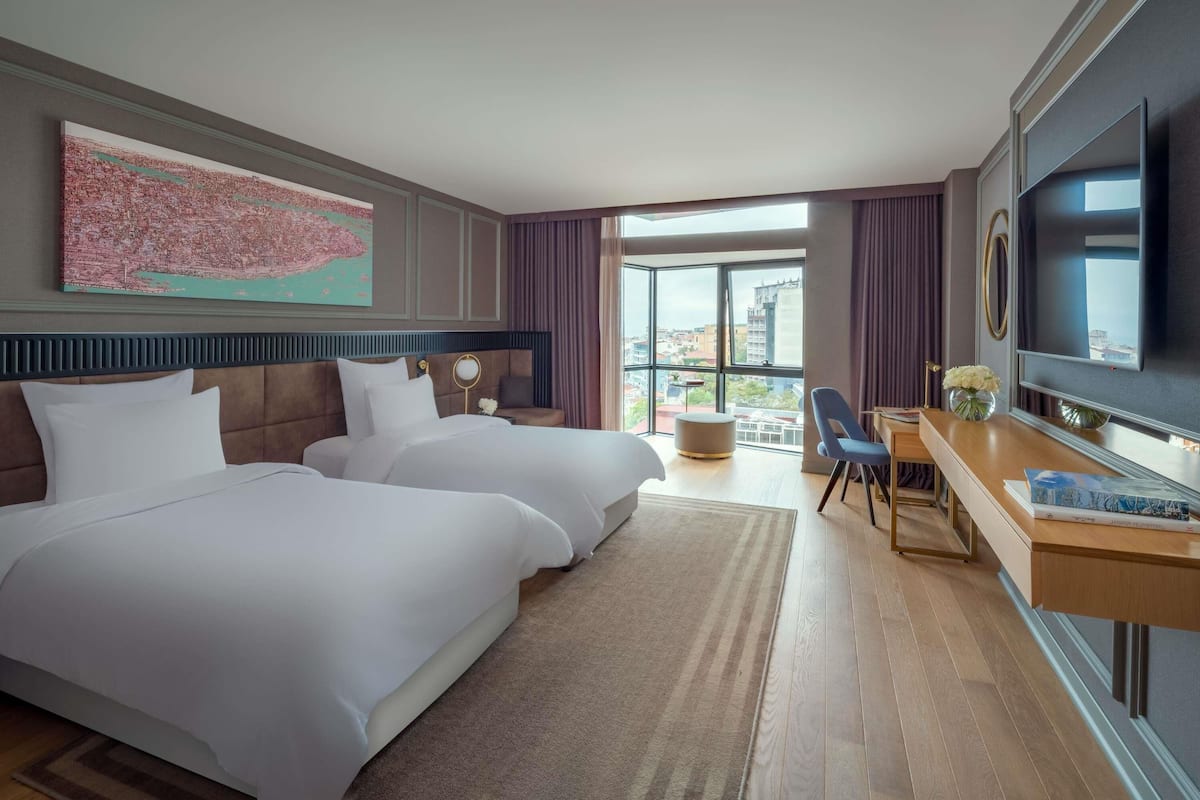 Quarto de Luxo (Bosphorus View) | Minibar, cofre no quarto, secretária