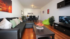 Apartamento, 3 quartos, terraço, vista para o oceano | Sala de estar