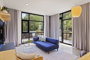 Roupa de alta qualidade, cofre no quarto, com decoração personalizada