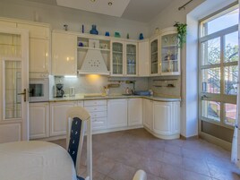 Cozinha privada | Um frigorífico, um forno, uma placa de cozinha 