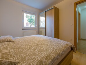 Ferros/tábuas de passar roupa, Wi-Fi de cortesia, roupa de cama