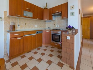 Apartamento (A4) | Cozinha privada | Um frigorífico 