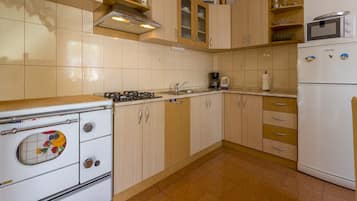 Cozinha privada | Um frigorífico, um micro-ondas, uma placa de cozinha