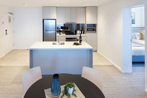 Apartamento, 3 quartos | Vista do quarto