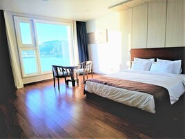 Quarto standard | Escrivaninha, cortinas blackout, Wi-Fi de cortesia