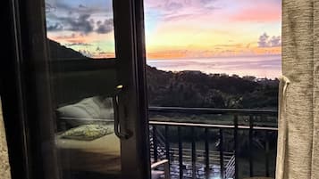 Quarto Superior, vista para o oceano | Minibar, cofre no quarto, cortinas/cortinados opacos