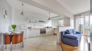 Apartamento (2, Legionow 119 C) | Área de estar | TV de tela plana