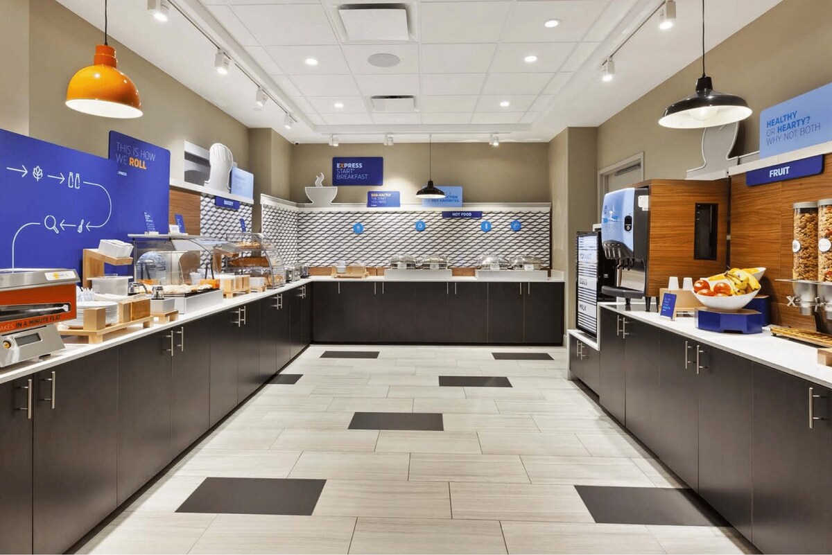 Holiday Inn Express & Suites Jersey City - Holland Tunnel by IHG ...