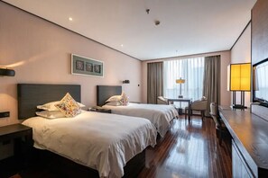 Quarto Twin Deluxe | 1 quarto, roupa de alta qualidade, edredões de penas, minibar grátis 