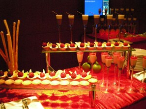 Pequeno-almoço tipo buffet diário (48 CNY por pessoa)