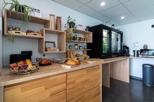 Café da manhã continental todos os dias mediante uma taxa