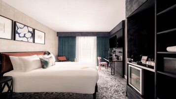 Quarto Standard, 1 cama de casal | Cofre com capacidade para portátil, secretária 