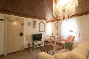 Apartamento, 1 quarto | Área de estar | TV de tela plana