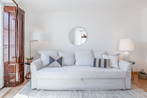 Apartamento, 1 quarto | Sala de estar | TV de ecrã plano 