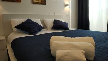 Suite Familiar, vários quartos, casa de banho privativa, Vista para a cidade (external) | 1 quarto, minibar com produtos grátis, secretária